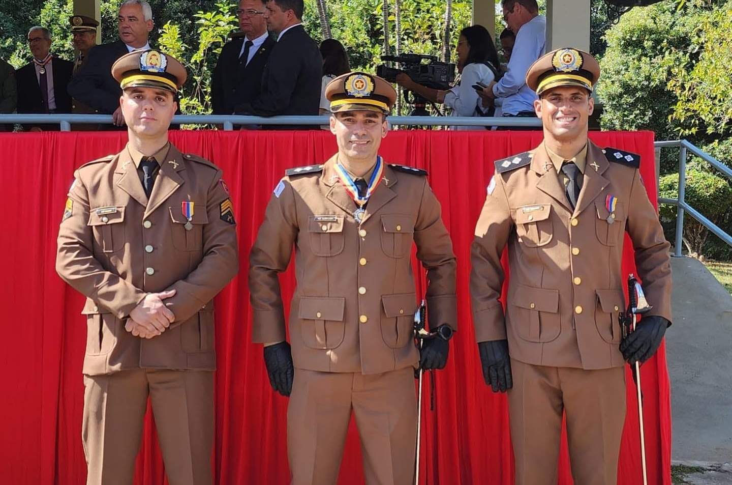 Portal Caparaó - Militares do 11º Batalhão recebem condecoração no ...