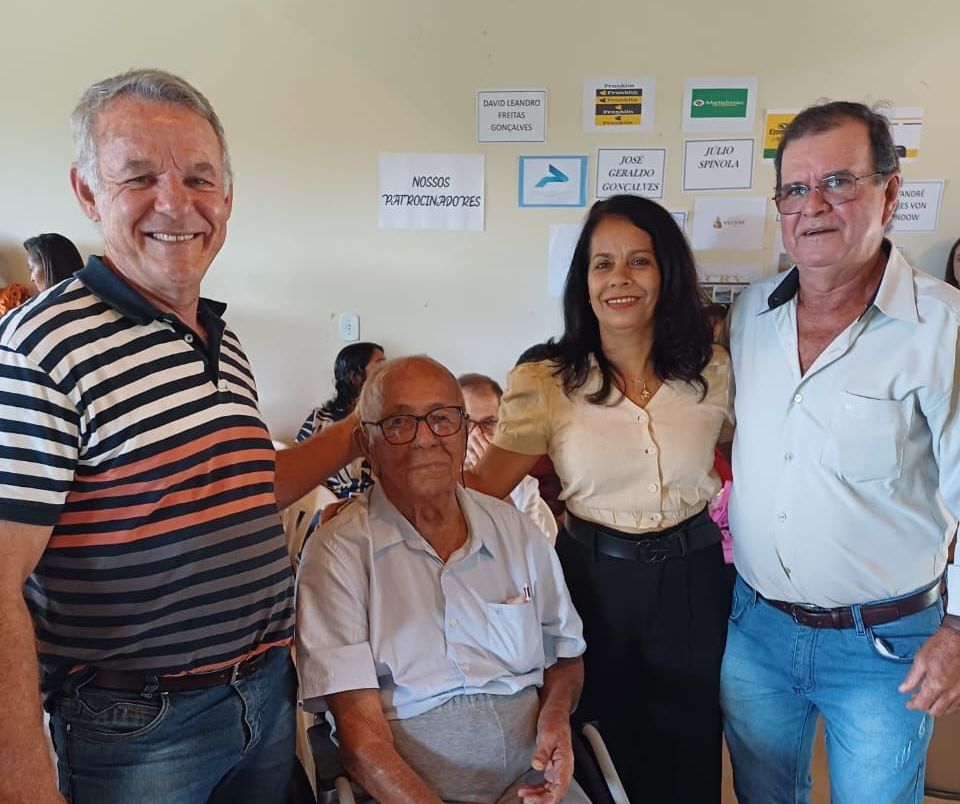 Portal Caparaó - Homenagens e formatura na Escola Municipal Zeca Bulinga