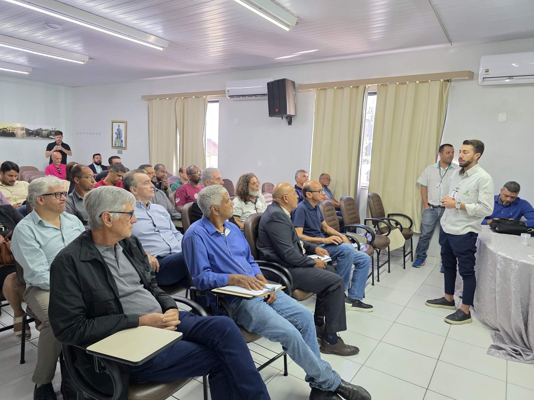 Portal Caparaó - AMEM realiza reunião no Hospital César Leite